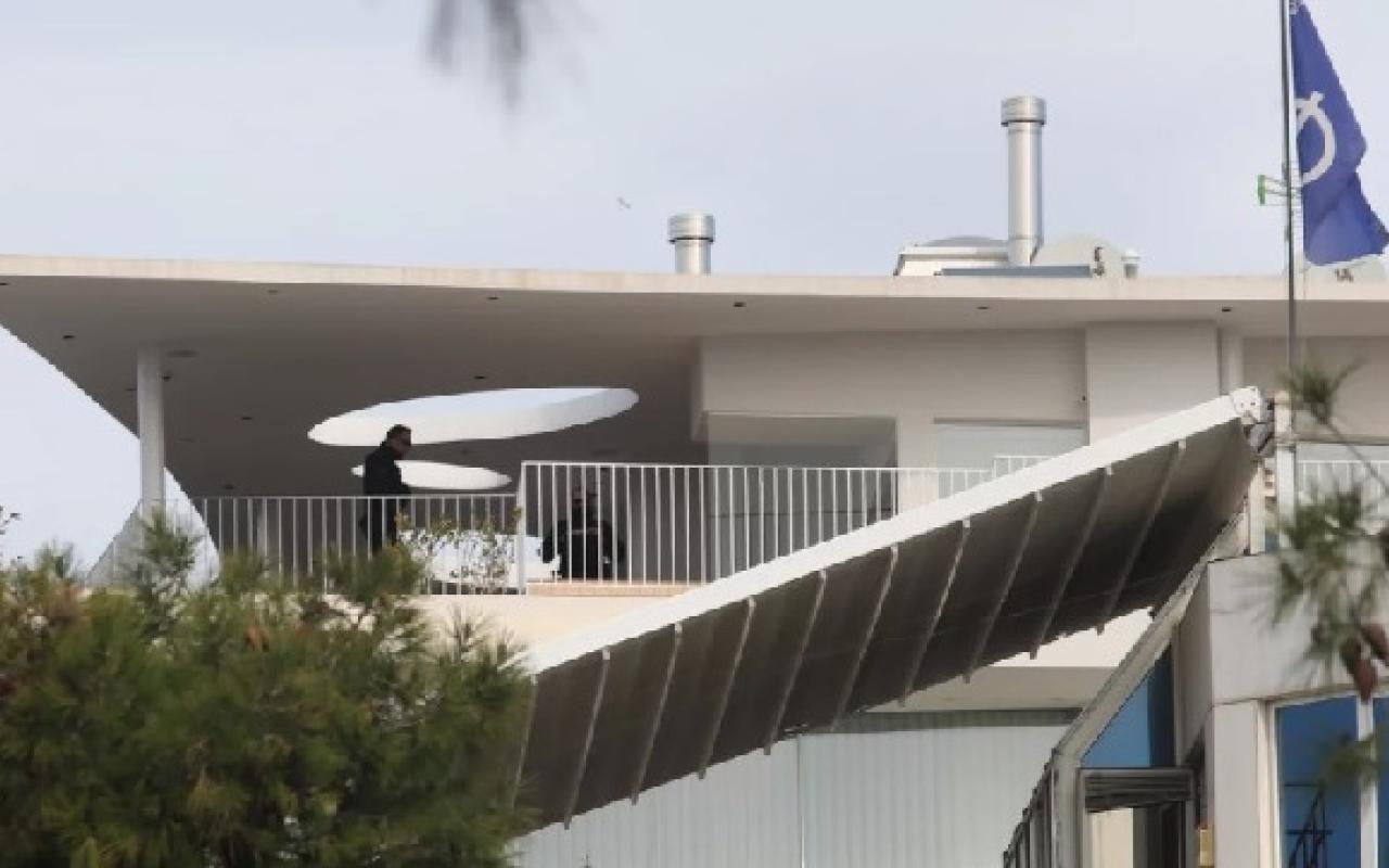 Σοκ στη Γλυφάδα: Αυτοκτόνησε ο δράστης που άνοιξε πυρ σε ναυτιλιακή ...