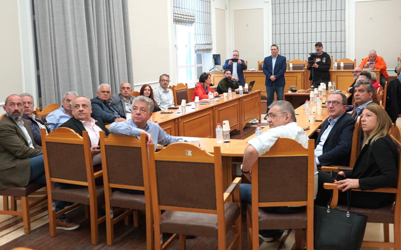Περιφέρεια Κρήτης: Χρηματοδοτεί την τοποθέτηση 270 απινιδωτών νέας ...