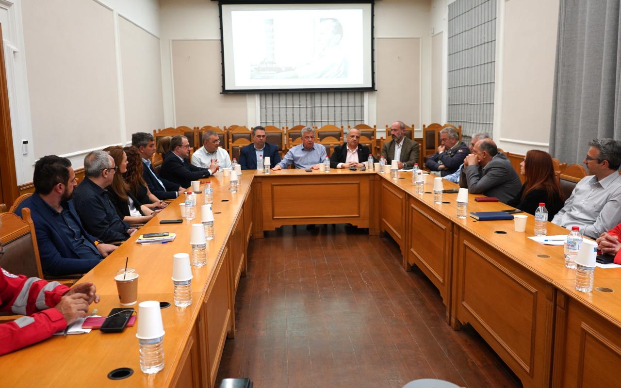 Περιφέρεια Κρήτης: Χρηματοδοτεί την τοποθέτηση 270 απινιδωτών νέας ...